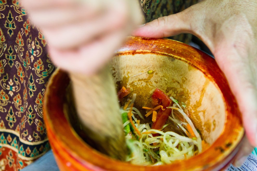 People Are Sharing Disgusting Ways People Eat Food