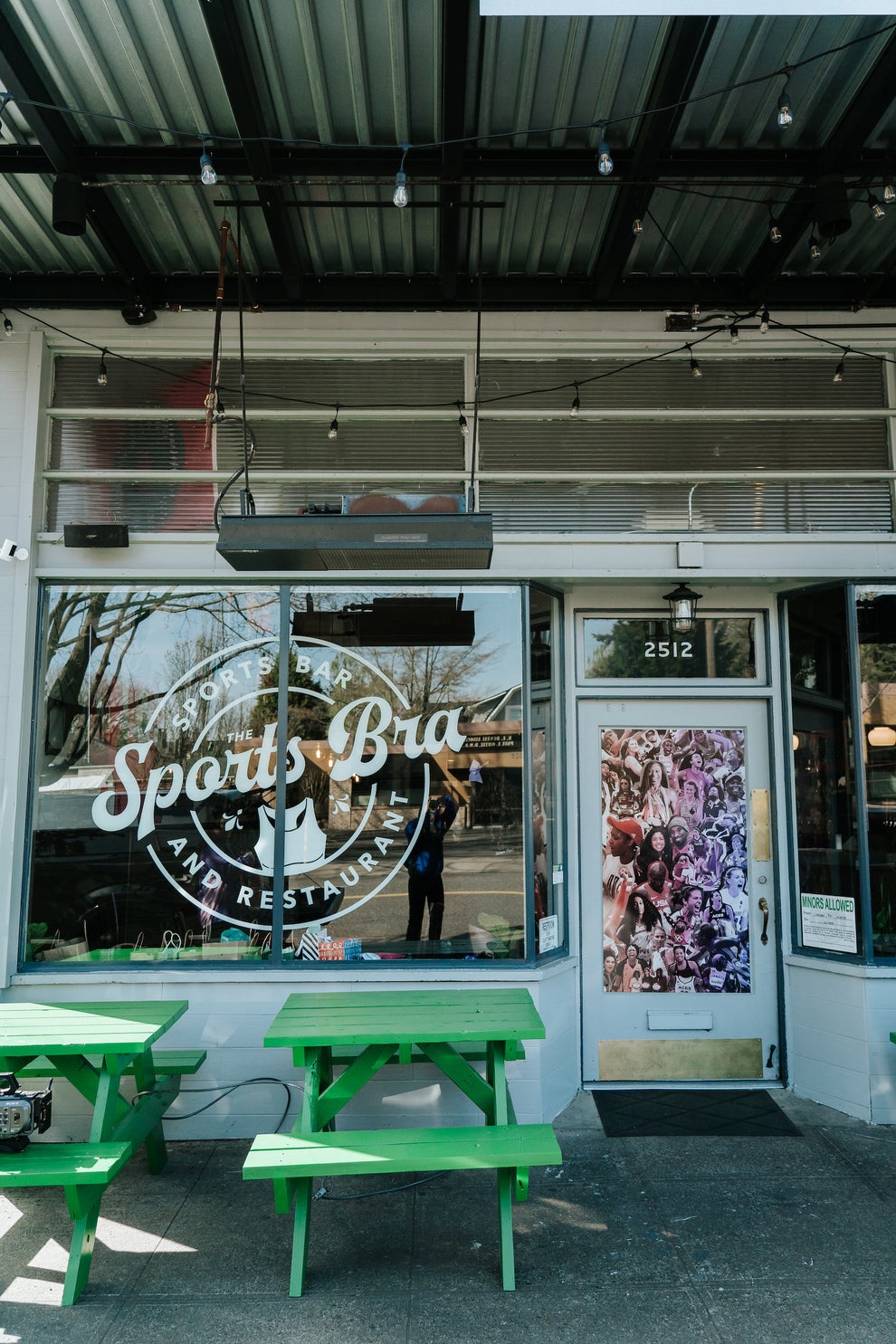 This Sports Bar Only Shows Women's Sports