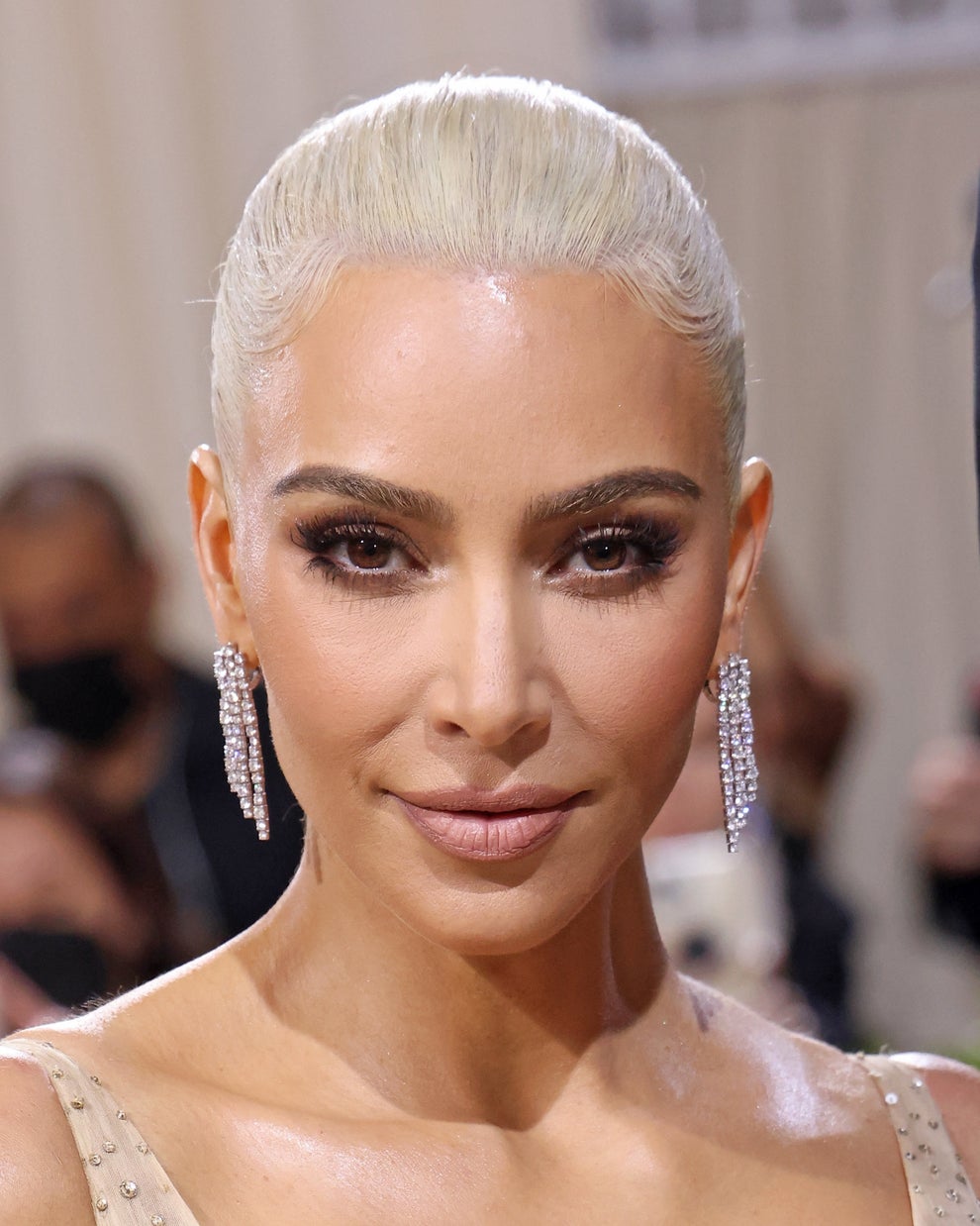 Kim Kardashian Dragged For Her “Botched” Hair At The Met Gala