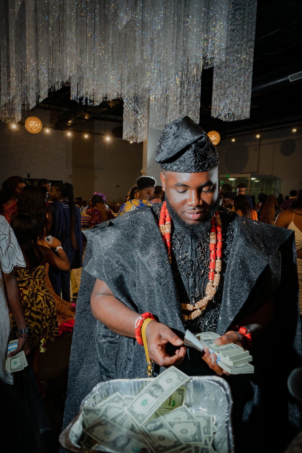 These Twentysomethings Have Started Throwing Fake Weddings