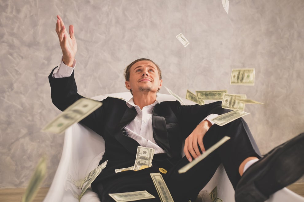 25 Signs A Rich Person Is Old Money Vs. New Money