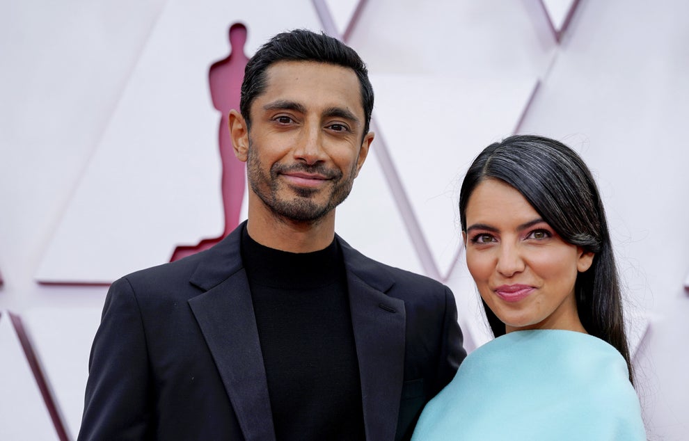 22 Celebs Who've Hooked Up With, Dated, Or Married "Regular People"