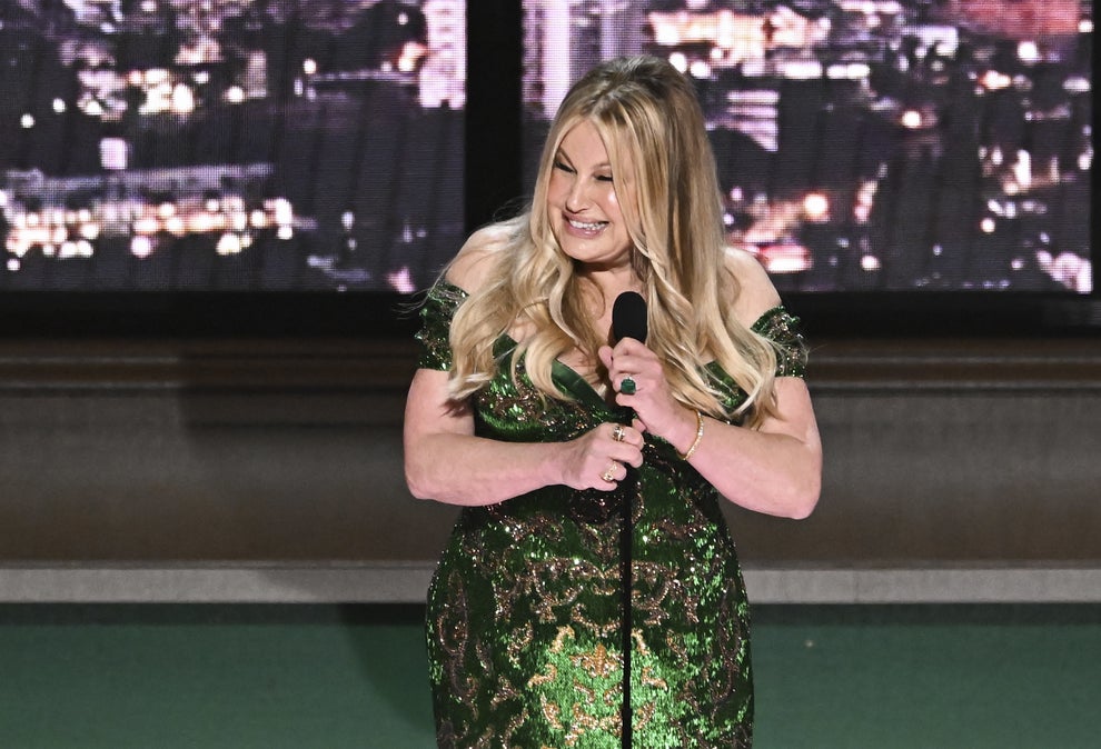 Jennifer Coolidge Viral Emmys Red Carpet Moment