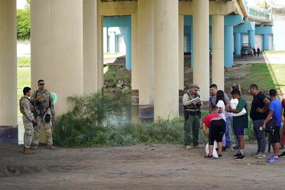 US Border Agents Keep Sending Immigrants To Wrong Addresses