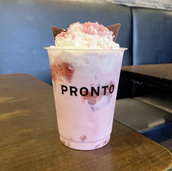 もったいなくて飲めないよ…！プロントの「アーニャを再現したドリンク」が可愛すぎるんだけど！（SPY×FAMILY）