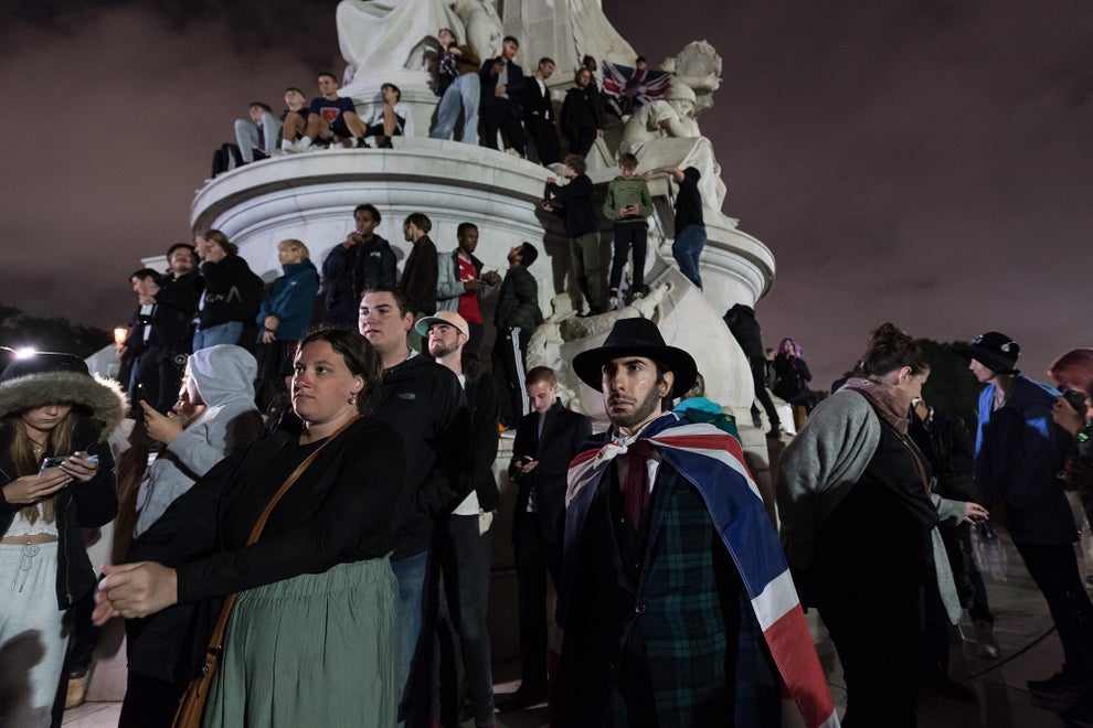 People Mourn Queen Elizabeth II Outside Buckingham Palace