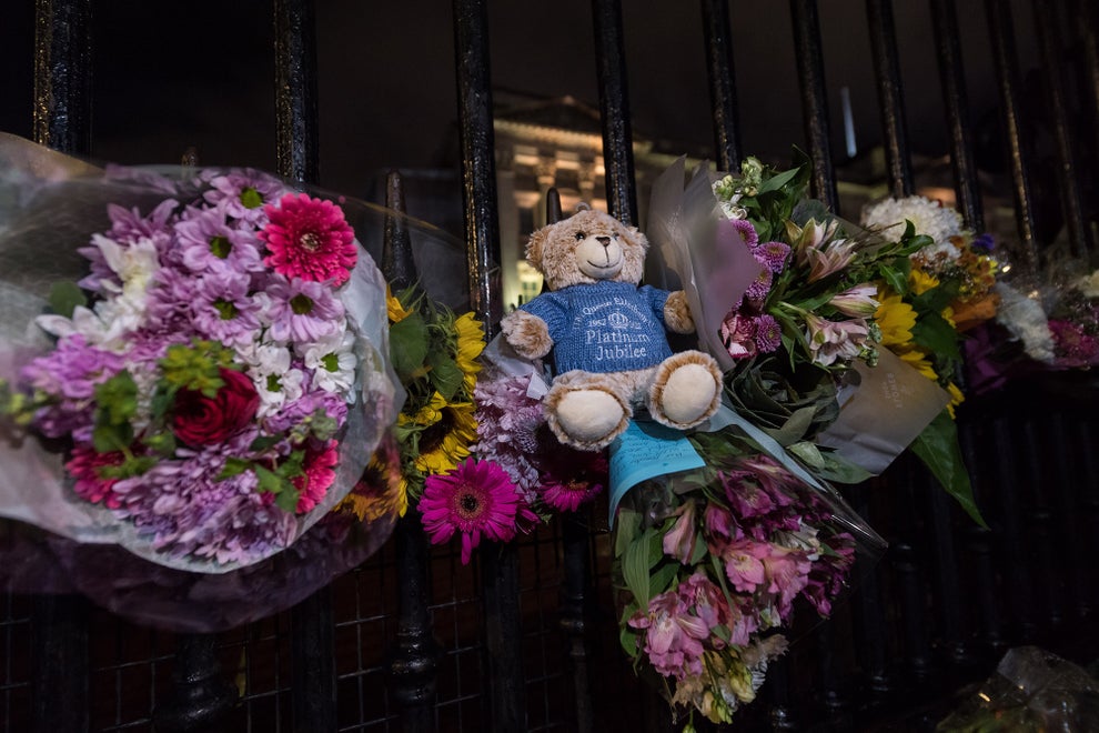 People Mourn Queen Elizabeth II Outside Buckingham Palace