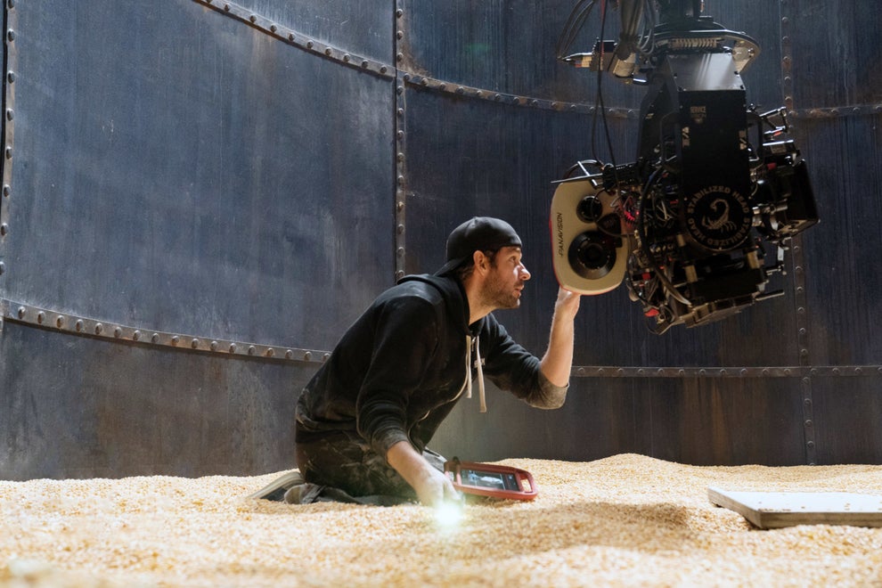 40 Behind-The-Scenes Photos From Iconic Horror Movies