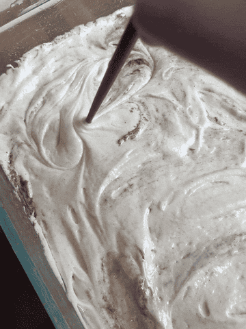 I Made The Viral Reddit Cinnamon Roll Cake And OMG It's Good