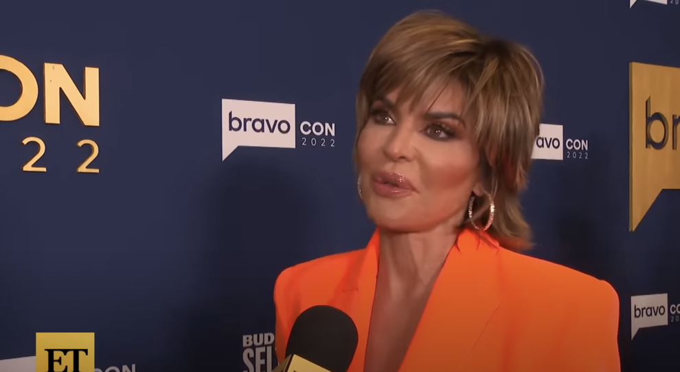 Lisa Rinna Interviewed By Reporter She Blocked