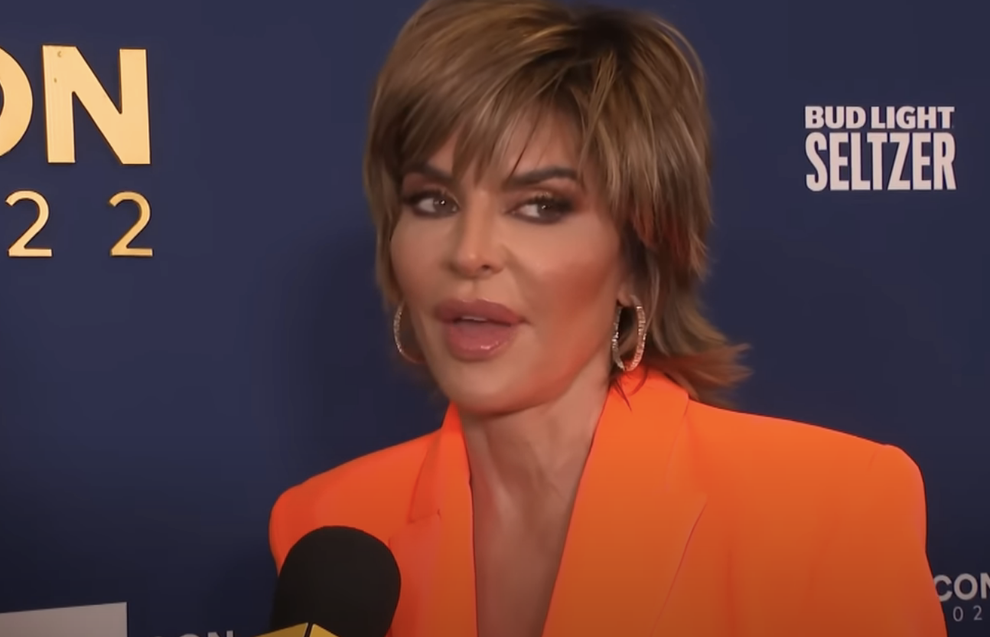 Lisa Rinna Interviewed By Reporter She Blocked