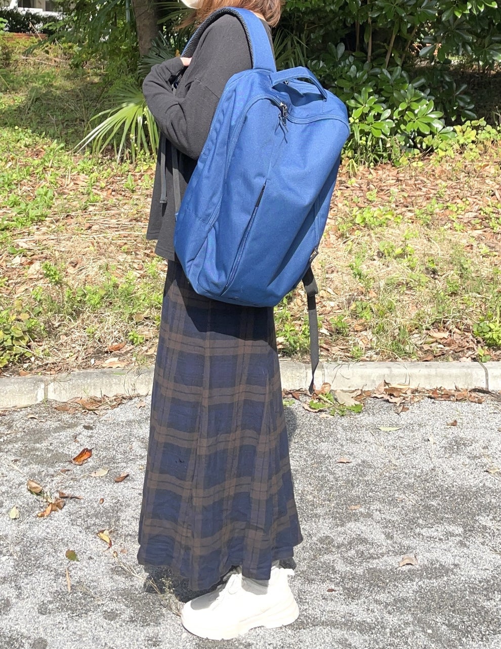 いやいや軽すぎるって…！ワークマンの「1900円リュック」大容量なのにめっちゃスリム！