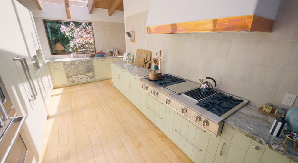 28 Dreamy Celebrity Kitchens