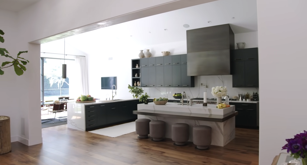 28 Dreamy Celebrity Kitchens