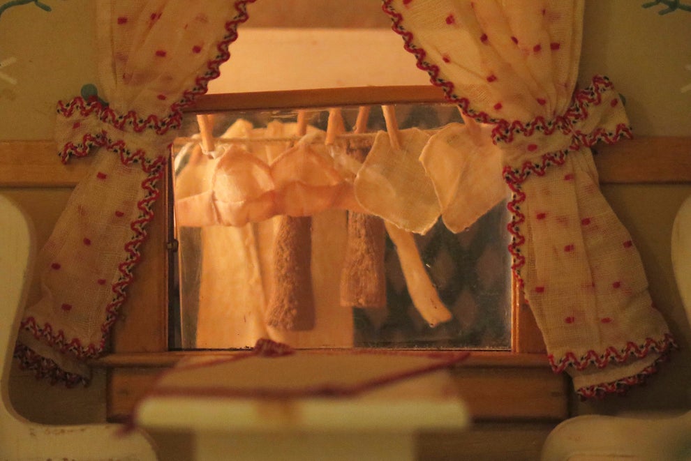Try To Spot The Clues In These Tiny Murder Scenes