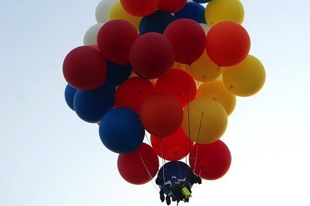 Adventurer Prepares to Fly Across Atlantic Ocean Using Balloons | Complex