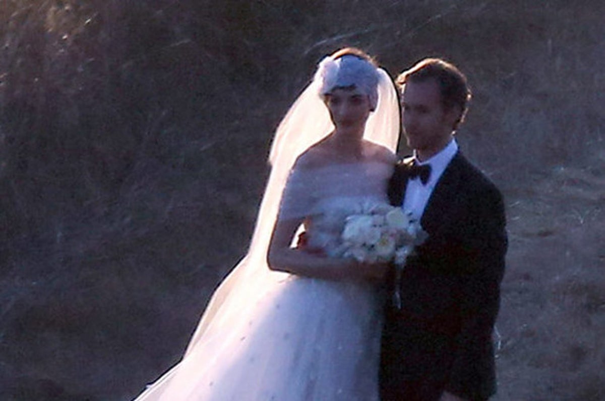 Who Did Marry Anne Hathaway