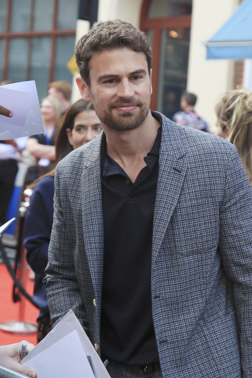 Aubrey Plaza On Theo James's Nude Scene In "The White Lotus"