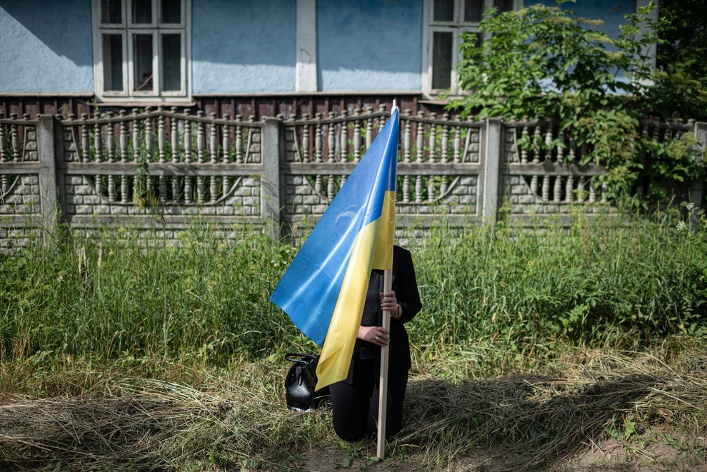 Heartbreaking Images Show The Triumph Of The Human Spirit In Ukraine