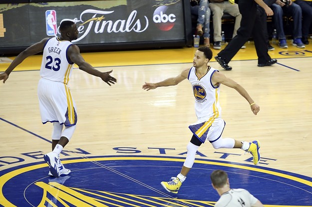 Stephen Curry is Now Hitting No-Look, Backwards Halfcourt Shots Like It ...