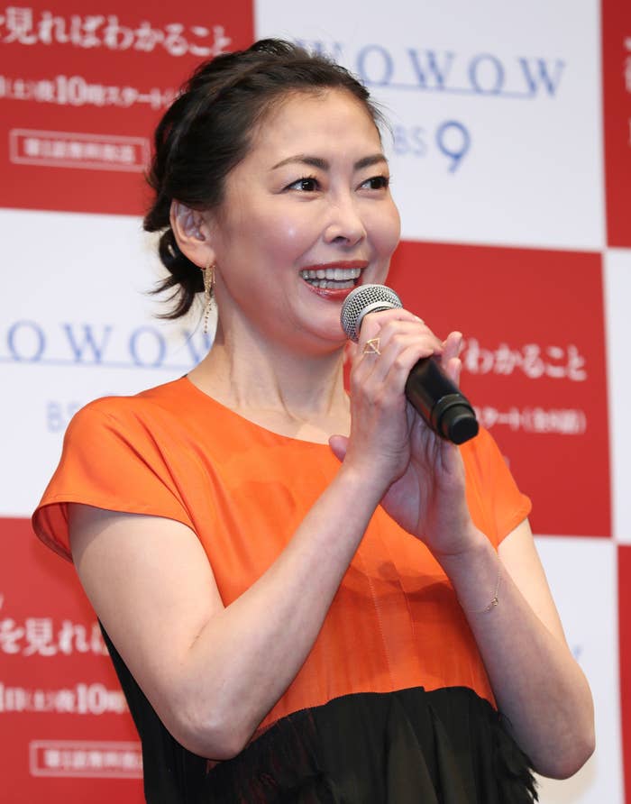 中山美穂が懐かしバニーショットを公開！ 変わらない姿に「いつ見ても素敵」「やっぱり美人さん」