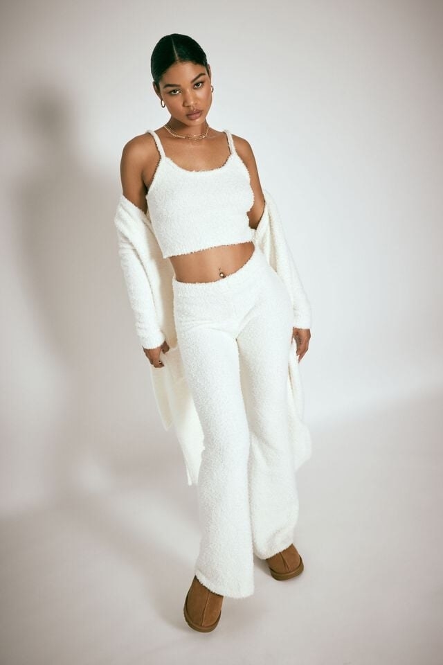 18 Cozy Clothes And Accessories To Keep Warm This Winter