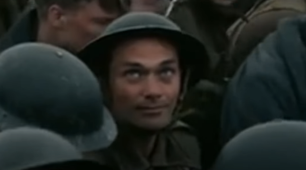 28 Extras Who Ruined Scenes