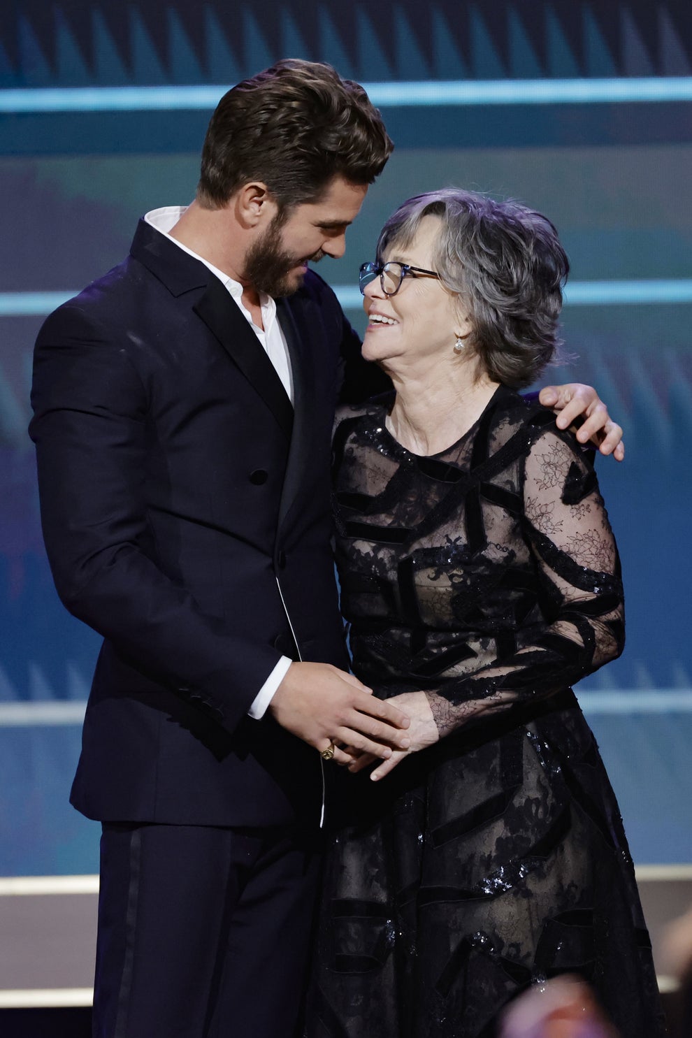 Austin Butler Praised For Helping Sally Field Walk At SAG Awards