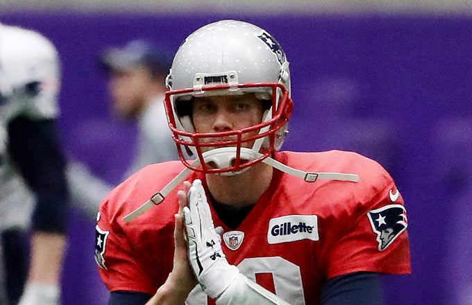 Twitter Is Roasting Tom Brady For Dressing Like a Bond Villain Before ...
