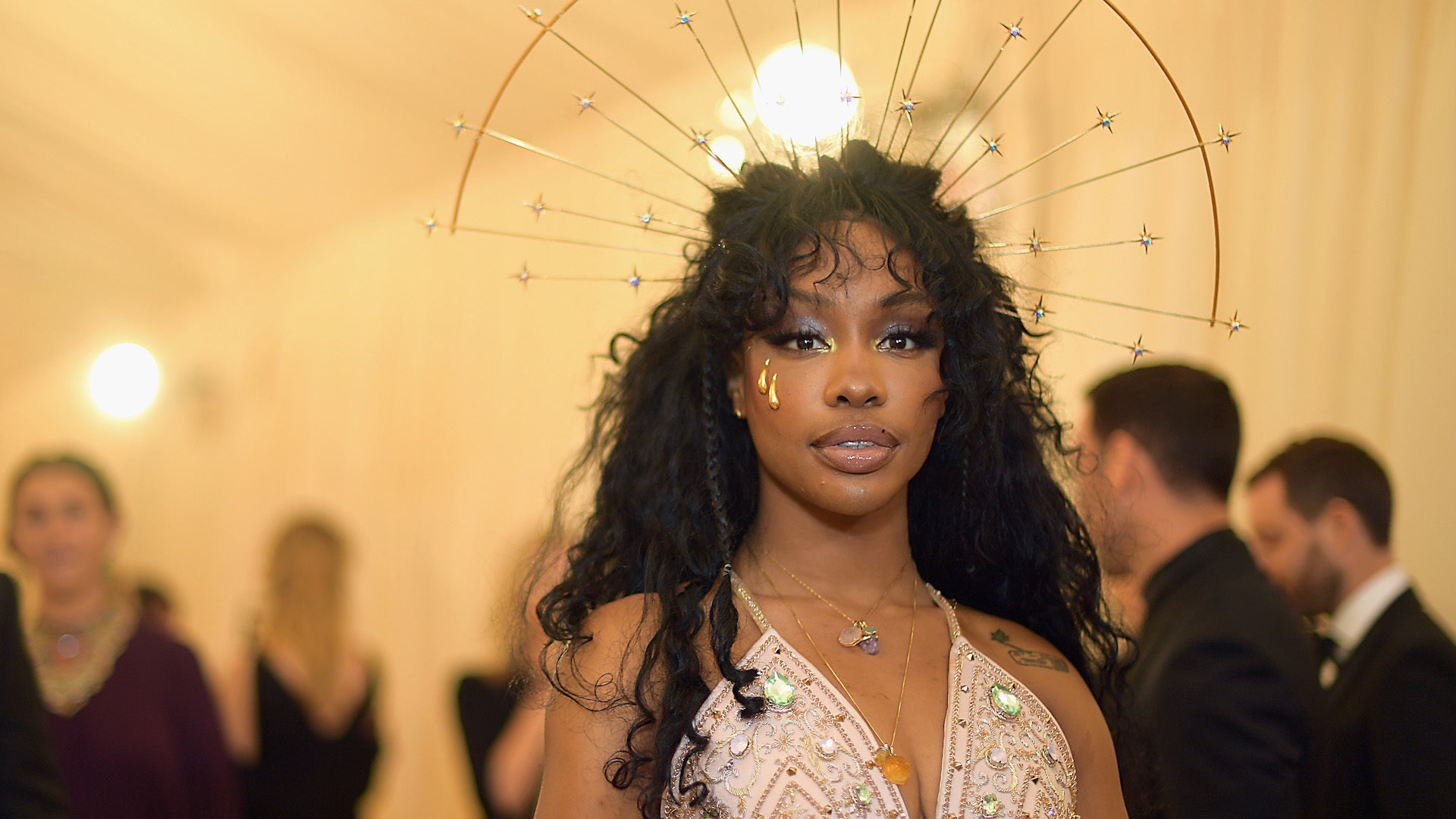 Watch SZA and Lizzo Lead Joint Meditation Session | Complex