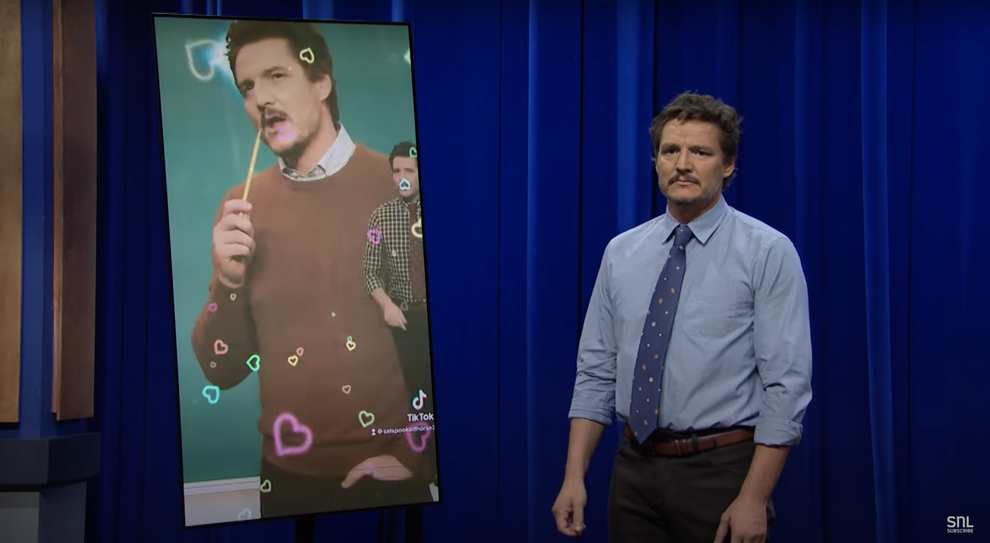 Pedro Pascal Jokes TikTok Fancams On "SNL" With Sarah Paulson