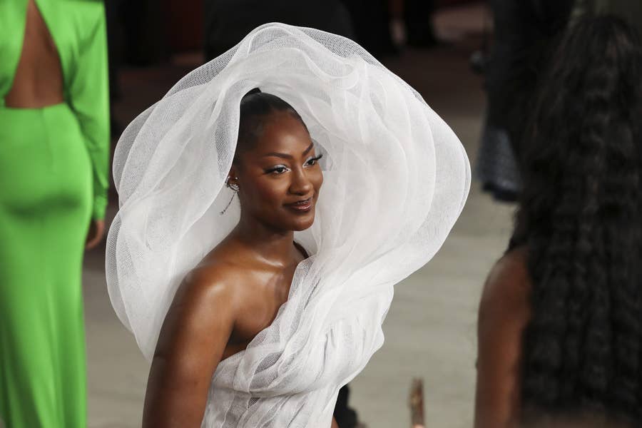 oscars veil blocks view