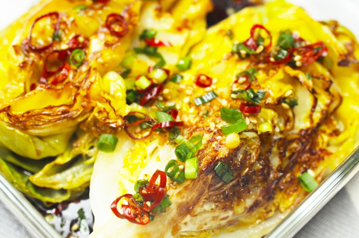 【春キャベツで簡単】悪魔のピリ辛キャベツ レシピ・作り方｜Tasty