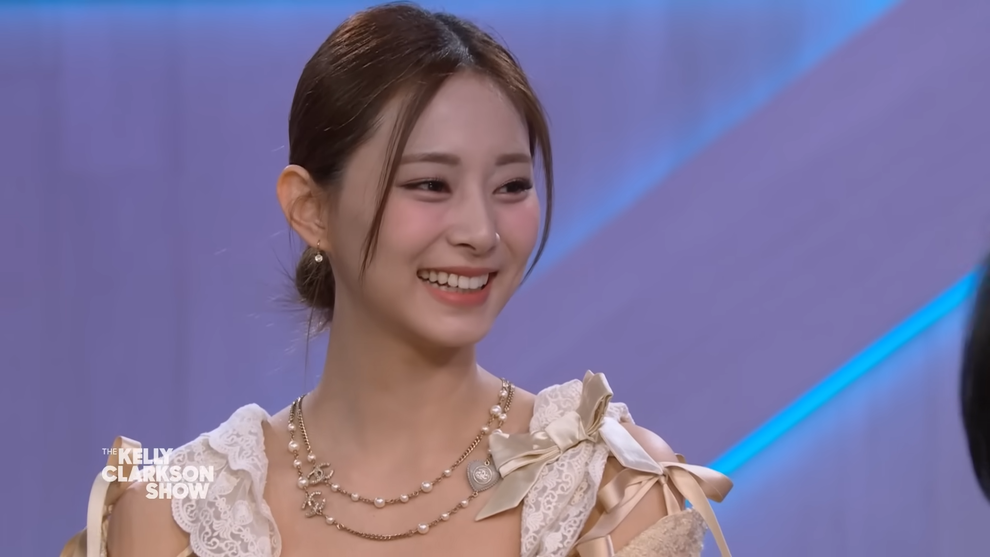 Kelly Clarkson & Twice Interview Applauded By Fans