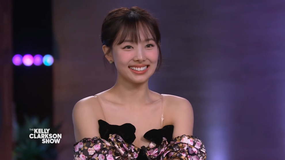 Kelly Clarkson & Twice Interview Applauded By Fans