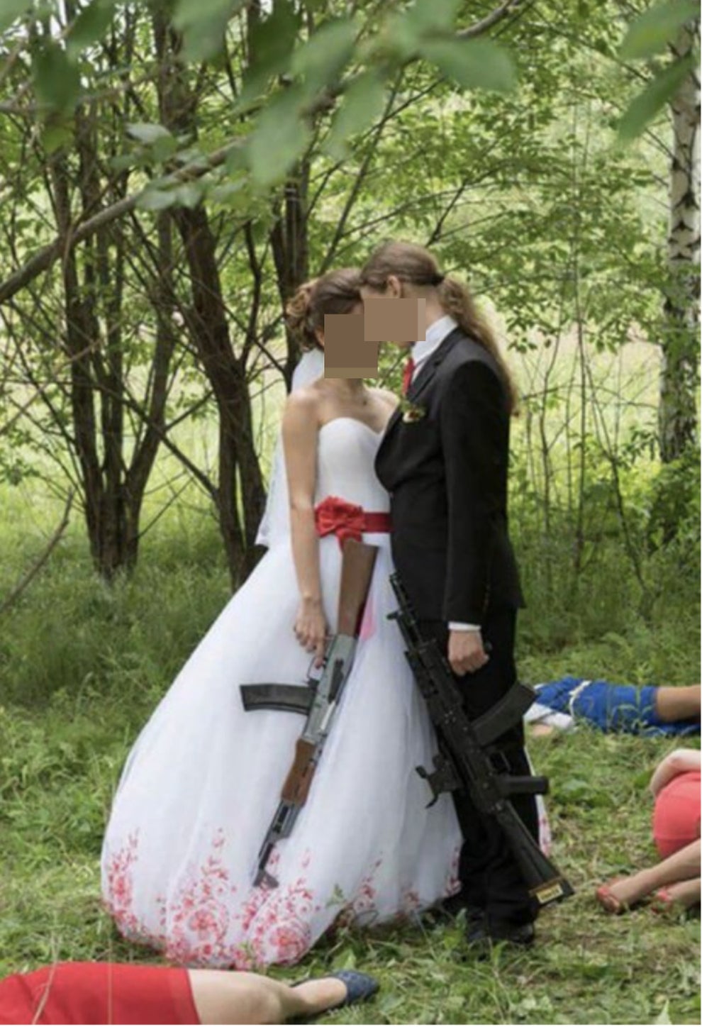 41 Wild And Shocking Wedding Photos