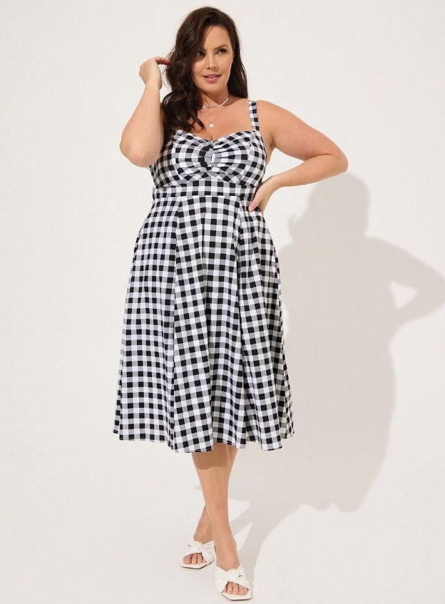 30 Dresses To Help You Welcome Spring In Style