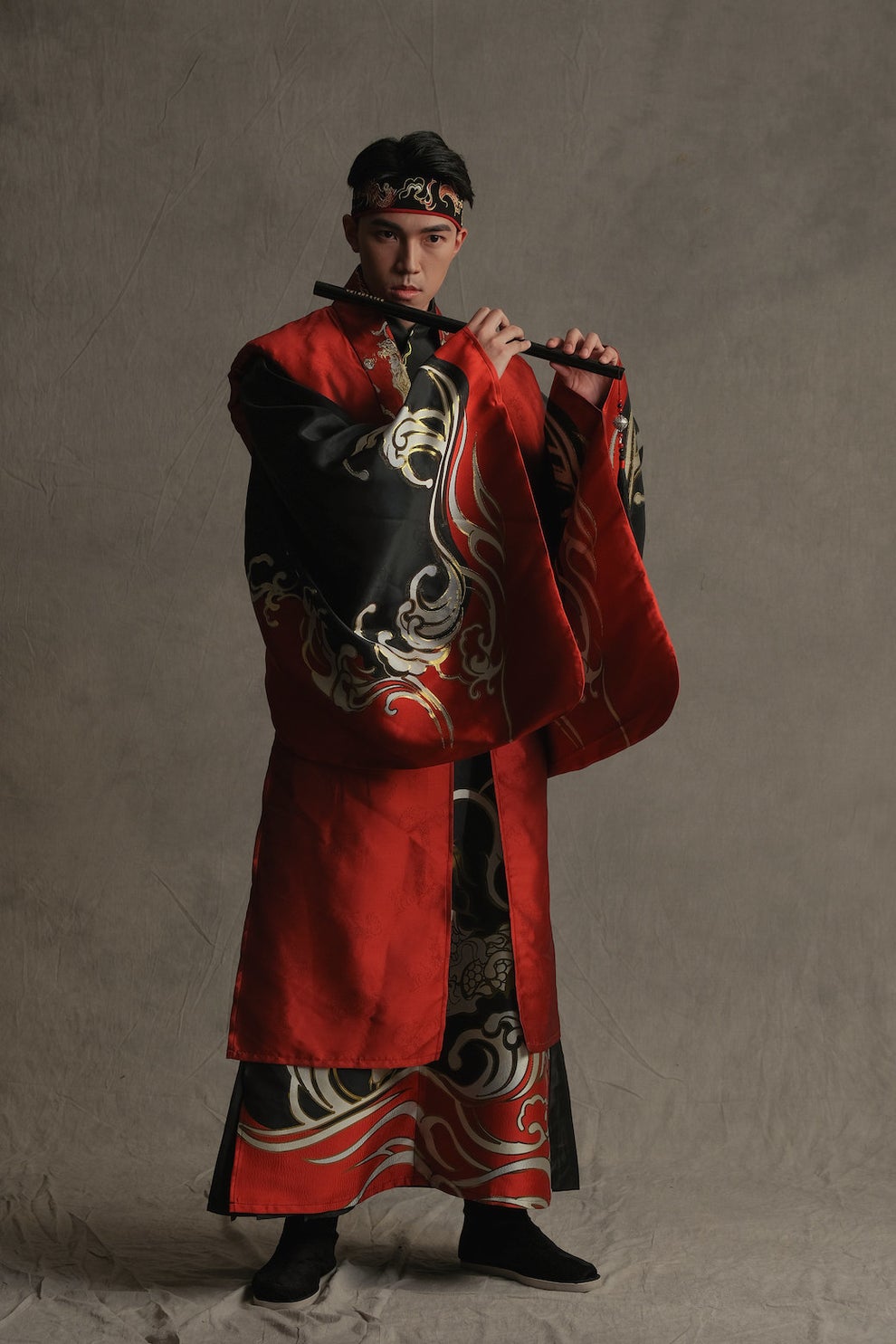 39 Men From 39 Countries In Their National Costumes