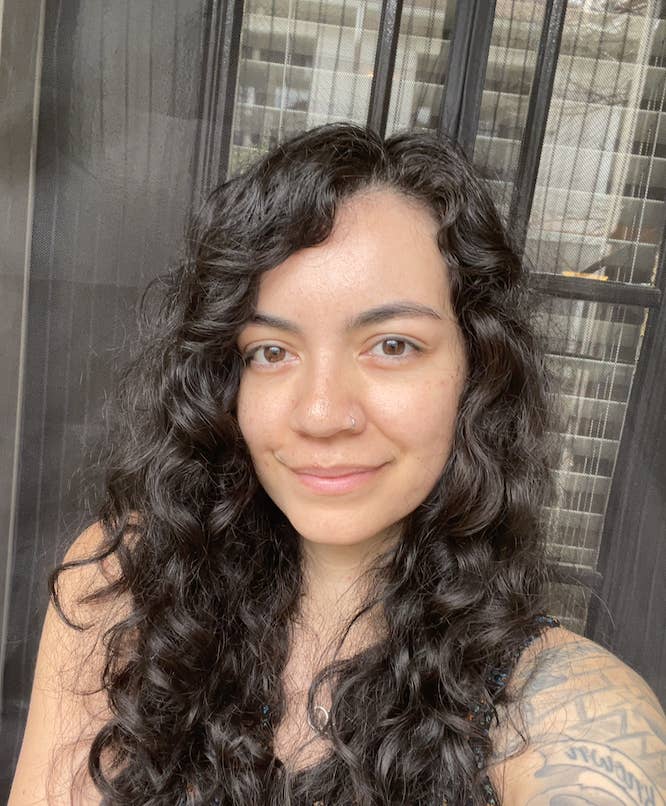 TV Host Takes Off Makeup In Response To Beauty Filter