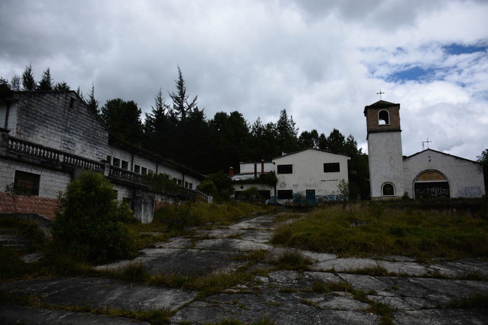 29 Unsettling Pictures Of Ghost Towns And Ruins