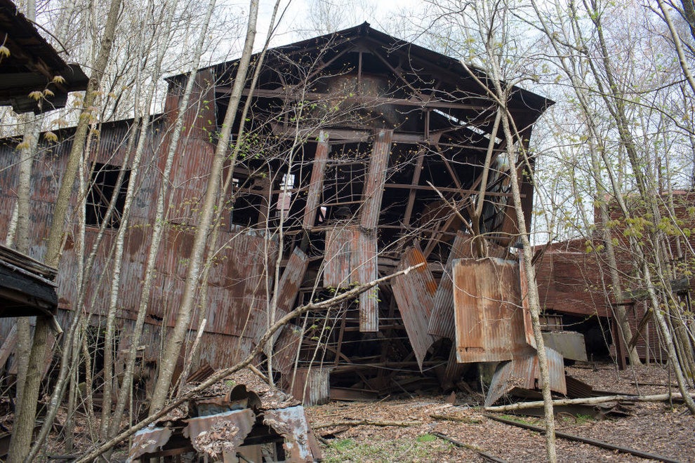 29 Unsettling Pictures Of Ghost Towns And Ruins