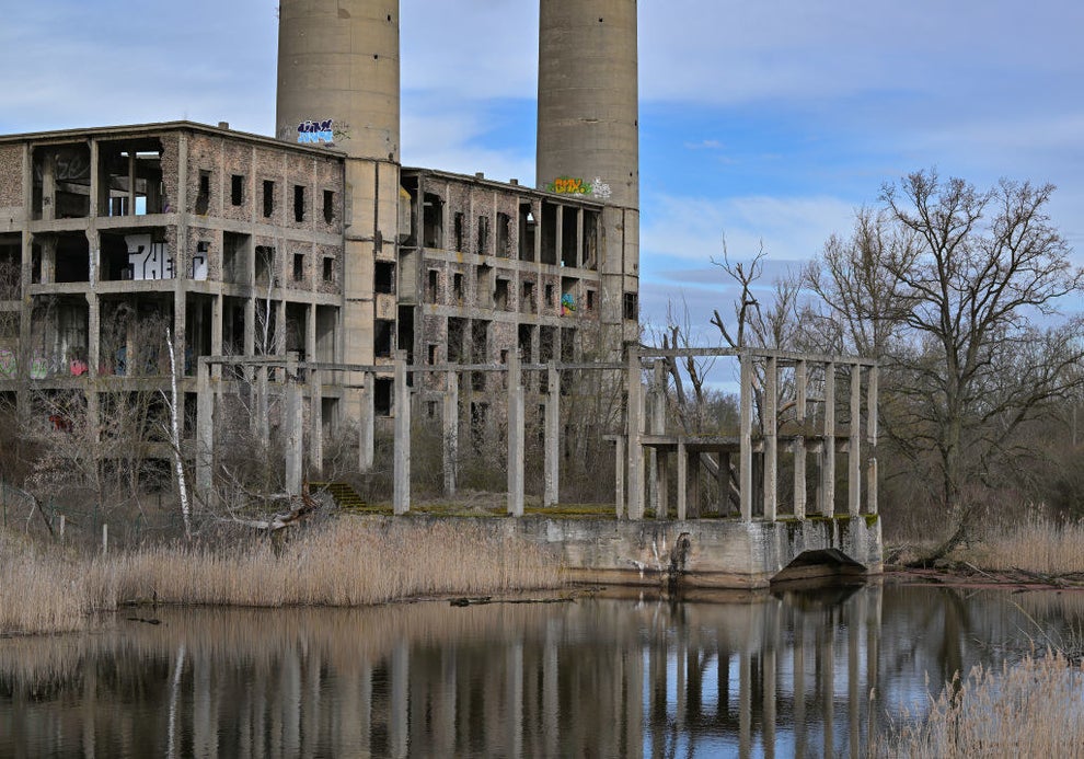 29 Unsettling Pictures Of Ghost Towns And Ruins