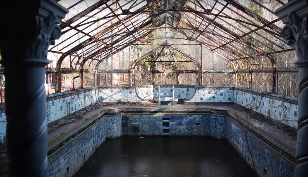 27 Creepy Pictures Of Abandoned Places