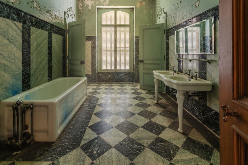 27 Creepy Pictures Of Abandoned Places