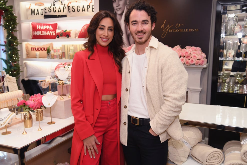 35 Celebrities Married To Normal People With Normal Jobs