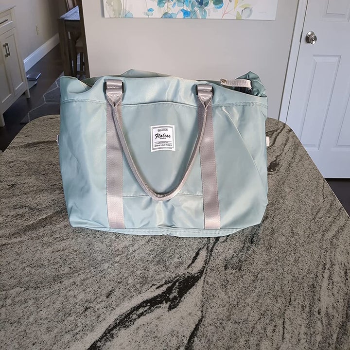 Stylish & Spacious: 20 Roomy Purses That Look Amazing