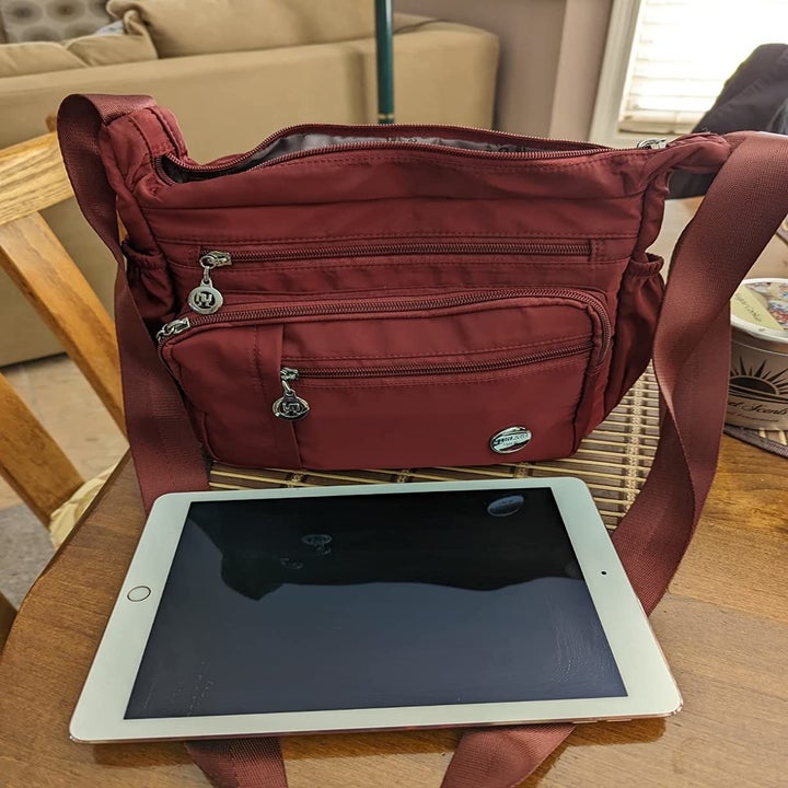 Stylish & Spacious: 20 Roomy Purses That Look Amazing