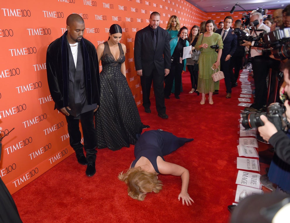 15 Bizarre Red Carpet Moments