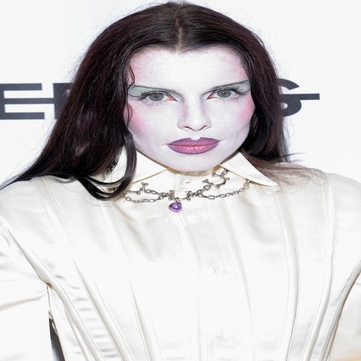 Julia Fox’s Powdered Face Fashion Trend