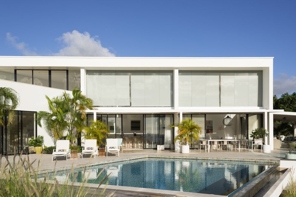 17 Signs A Rich Person Is Old Money Vs. New Money